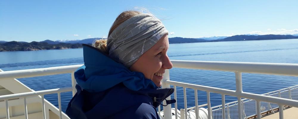 Lara Beckmann goes deep among corals and sponges | Department of marine ...