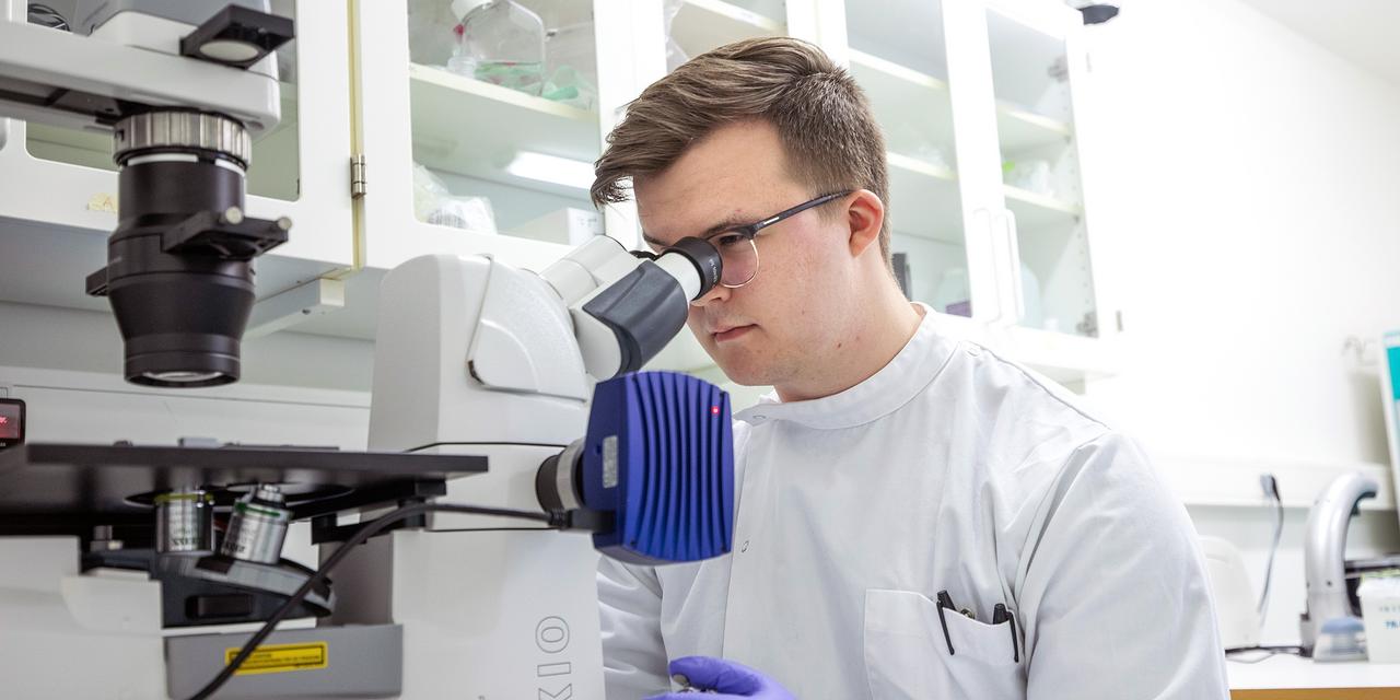 What does a molecular biologist do? | University of Gothenburg